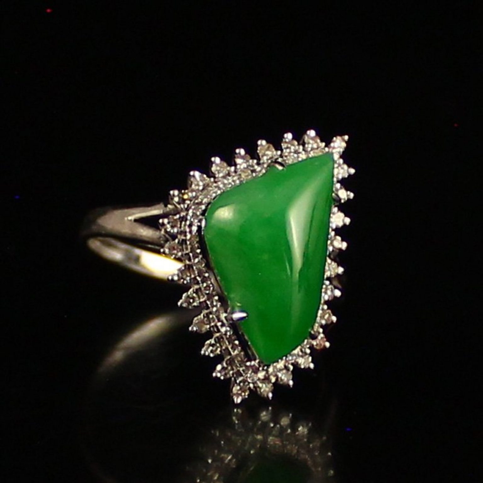 Kenapa Harga Batu Jadeite Bisa Melebihi Emas